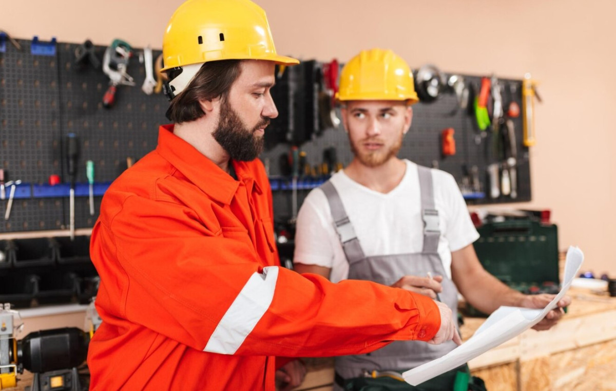 Usos y beneficios de la ropa técnica en la vestimenta laboral ...